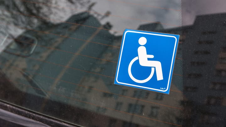 Dístico de deficiente: o que é e como pedir?